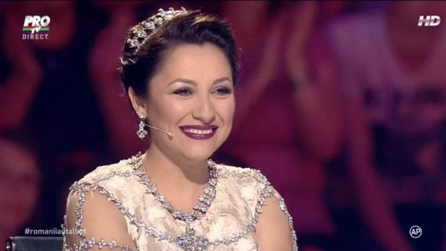 Andra, intr-o rochie alba ca printesa. Ce tinuta spectaculoasa a ales ...